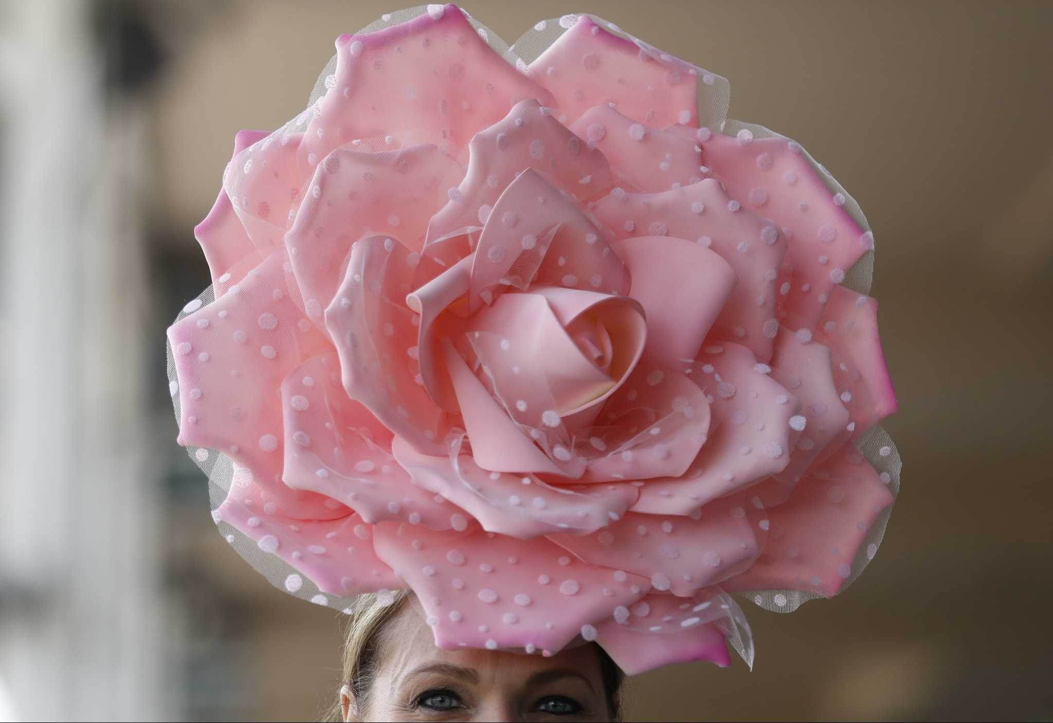 PHOTOS: Fashionable, imaginative hats abound at the 2017 Kentucky Derby