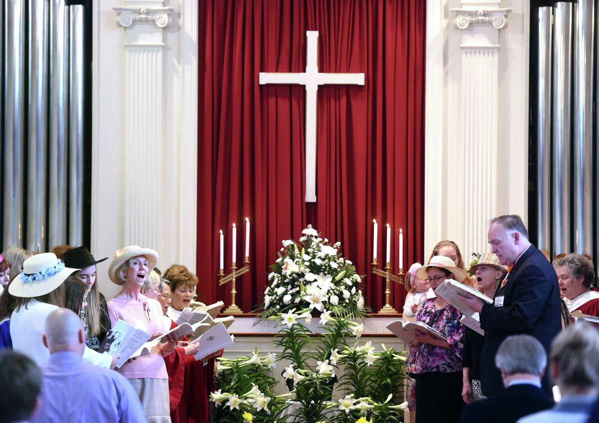 Orange church members celebrate Christ’s resurrection; wear bonnets for ...