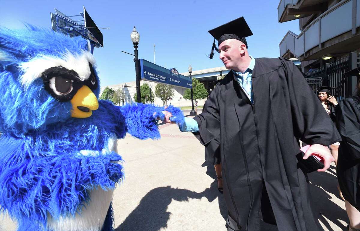 New Haven's SCSU class of 2017 keeps moving