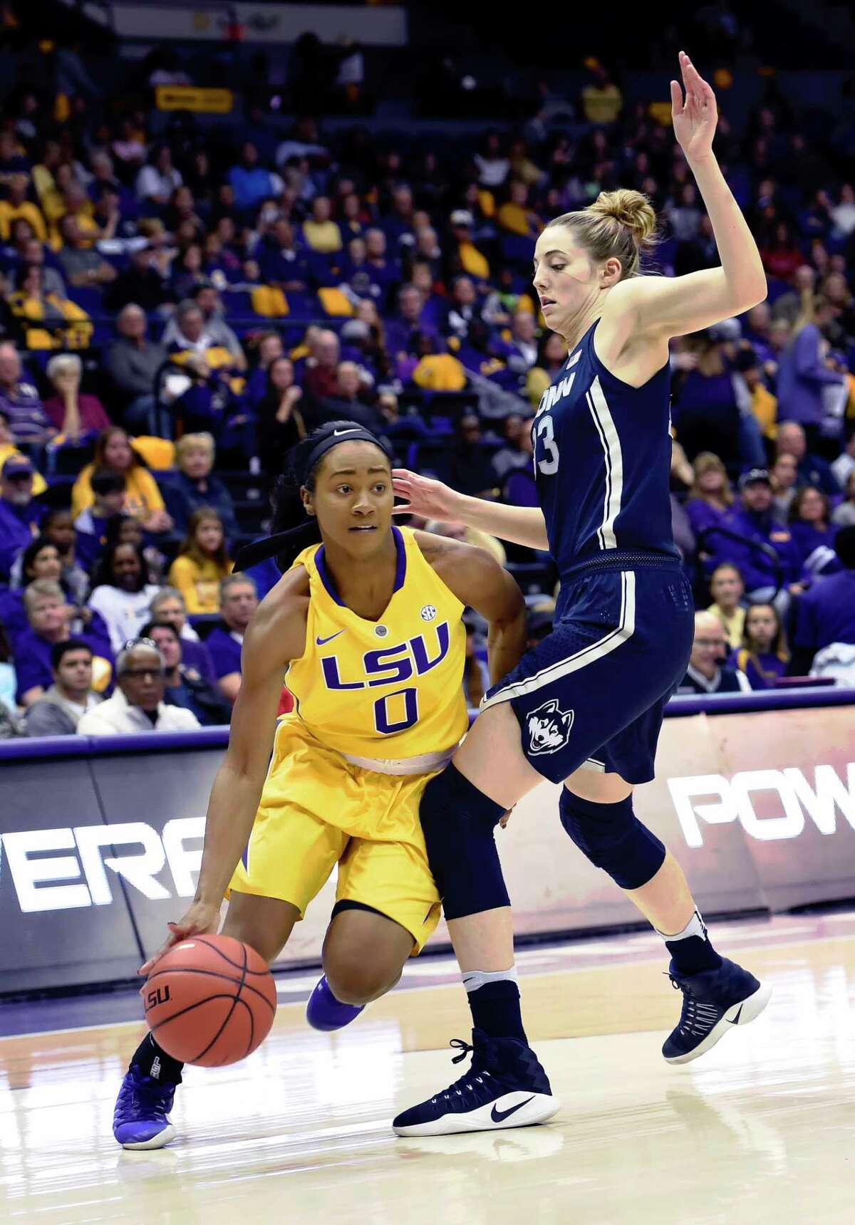 Katie Lou Samuelson scores 28, No. 3 UConn rolls past LSU