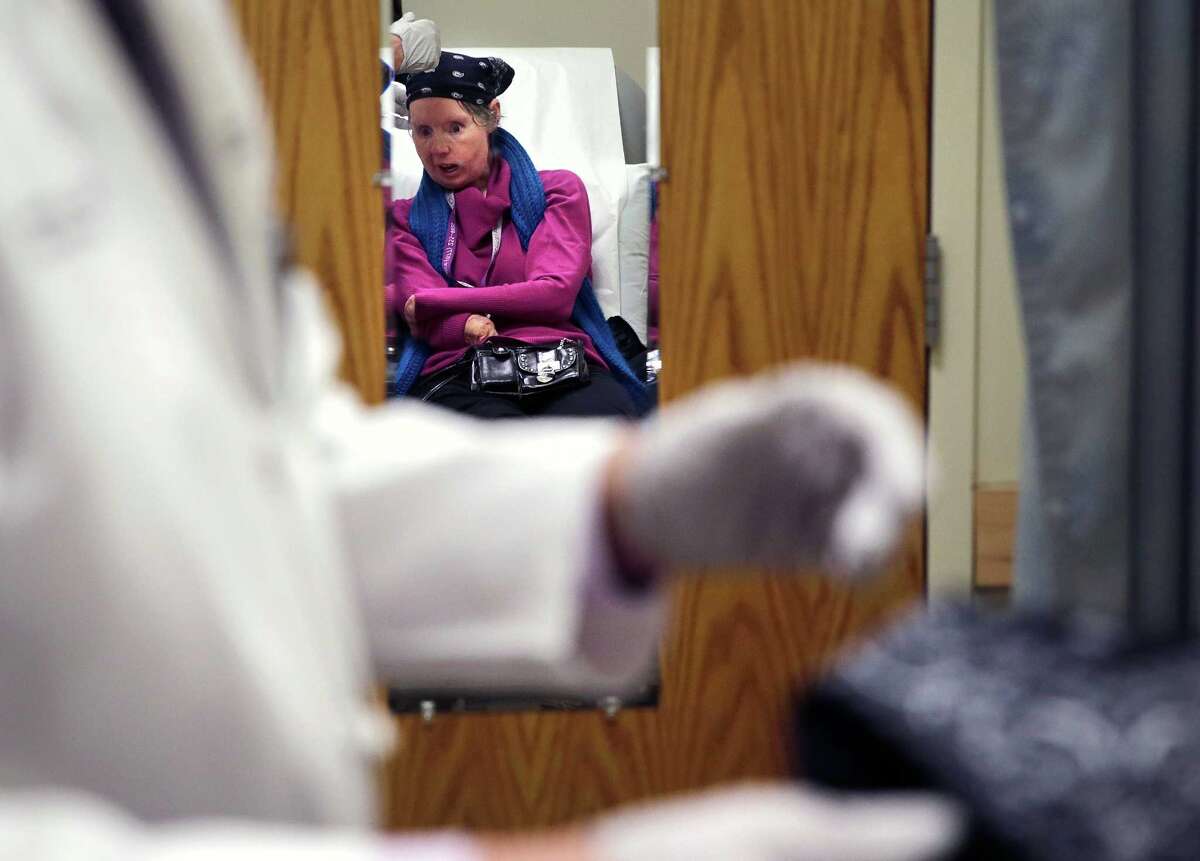 Military hopes to learn from Charla Nash’s recovery from chimp attack