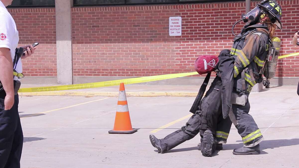 Middletown firefighters obstacle course puts mayor, other locals to test