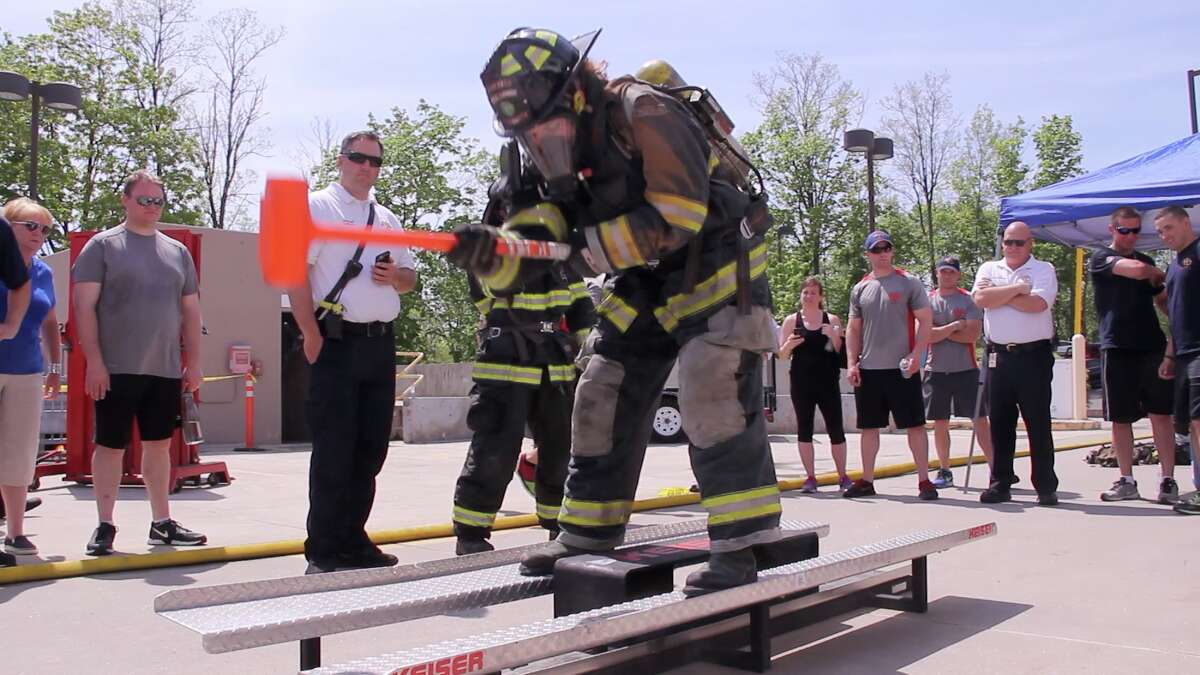 Middletown firefighters obstacle course puts mayor, other locals to test