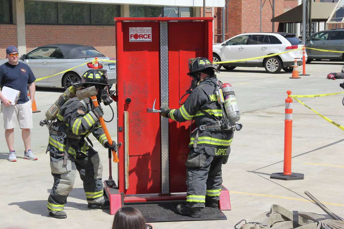 Middletown firefighters obstacle course puts mayor, other locals to test