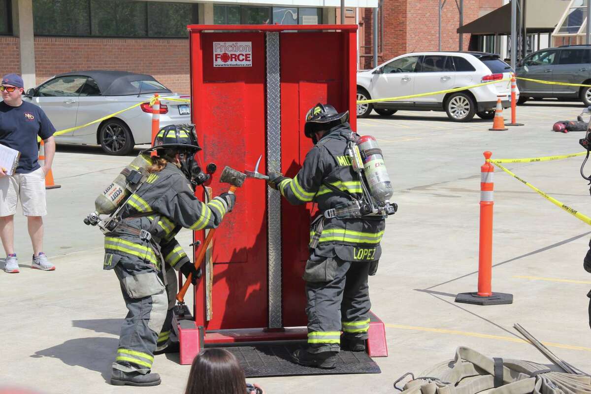 Middletown firefighters obstacle course puts mayor, other locals to test