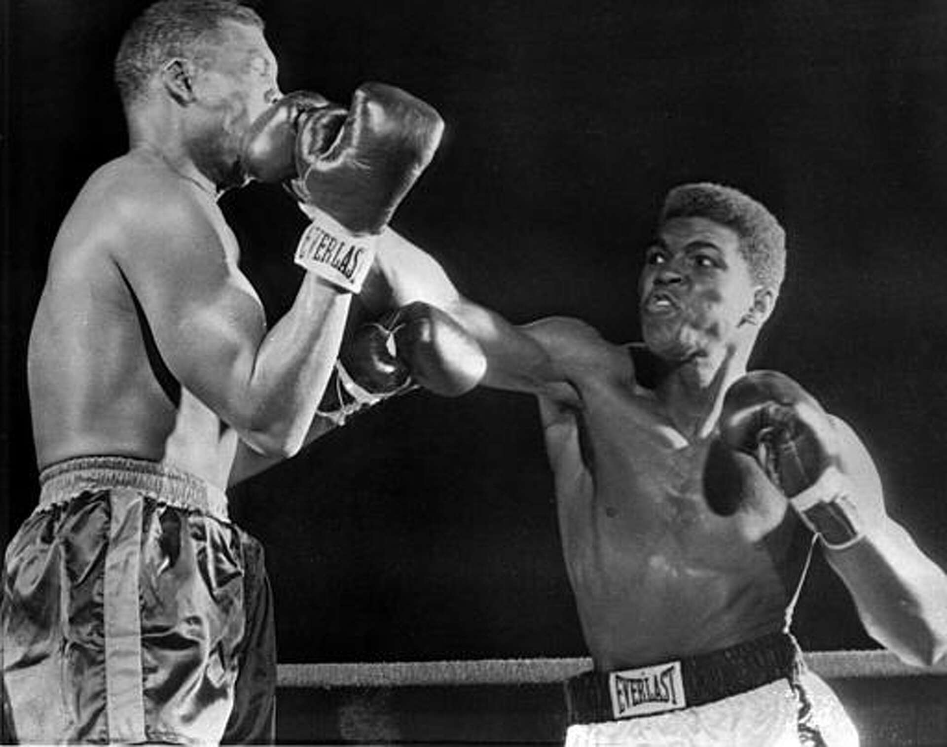 Muhammad Ali, who riveted the world as ‘The Greatest,’ dies at 74
