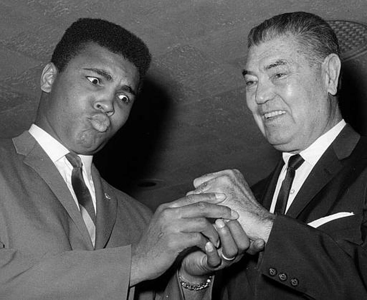 Muhammad Ali, who riveted the world as ‘The Greatest,’ dies at 74