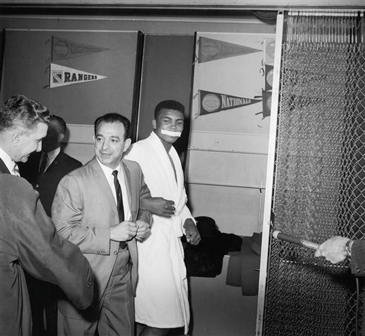 Muhammad Ali, who riveted the world as ‘The Greatest,’ dies at 74