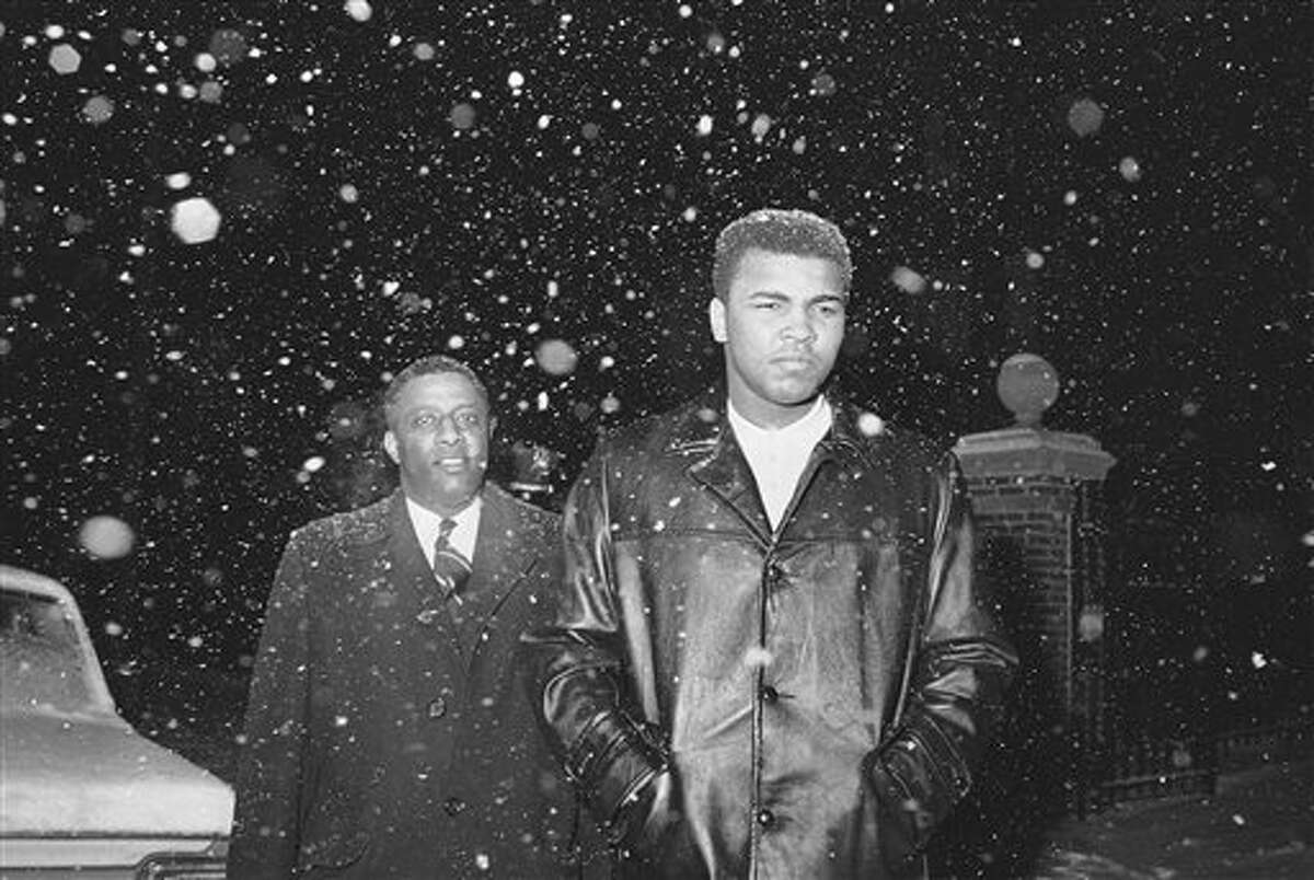 Muhammad Ali, who riveted the world as ‘The Greatest,’ dies at 74