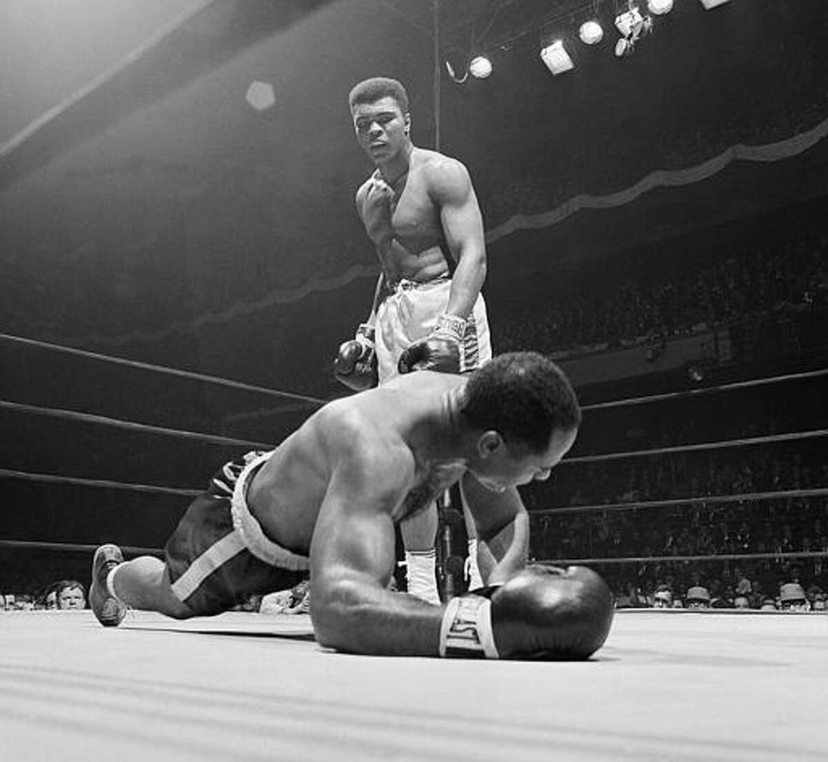 Muhammad Ali, who riveted the world as ‘The Greatest,’ dies at 74