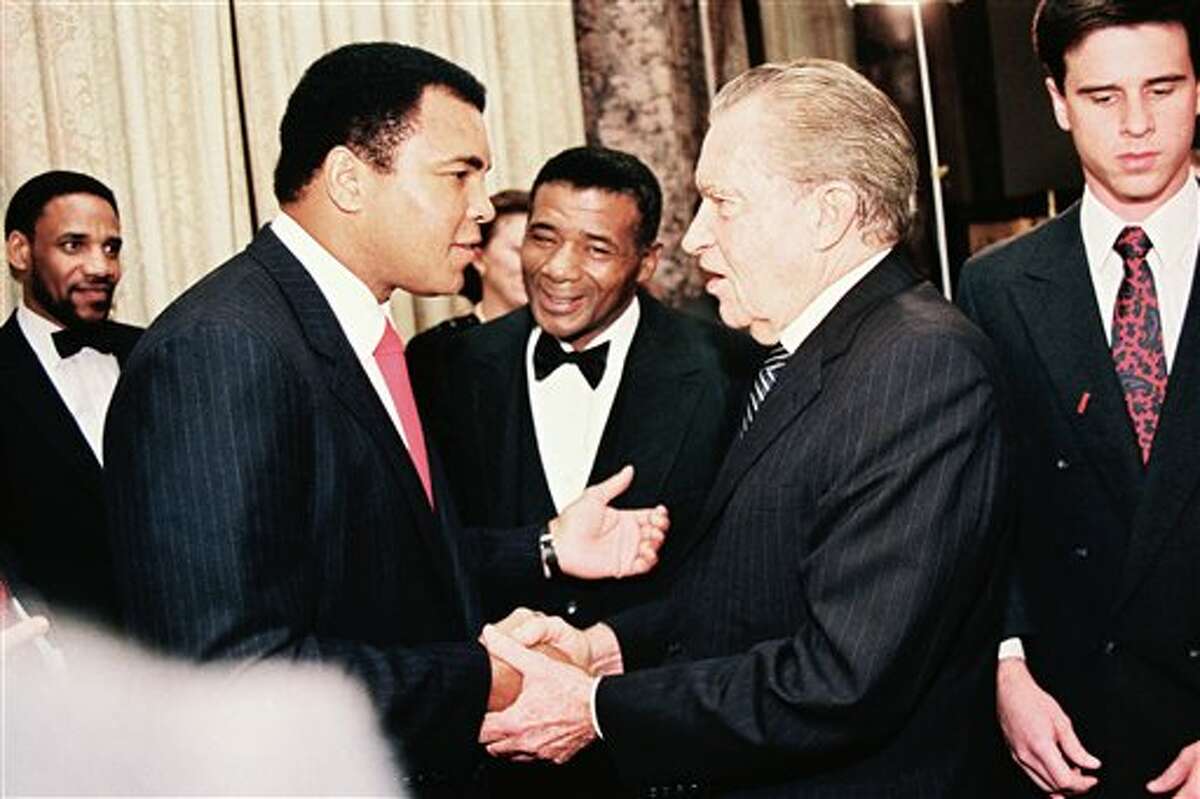 Muhammad Ali, who riveted the world as ‘The Greatest,’ dies at 74