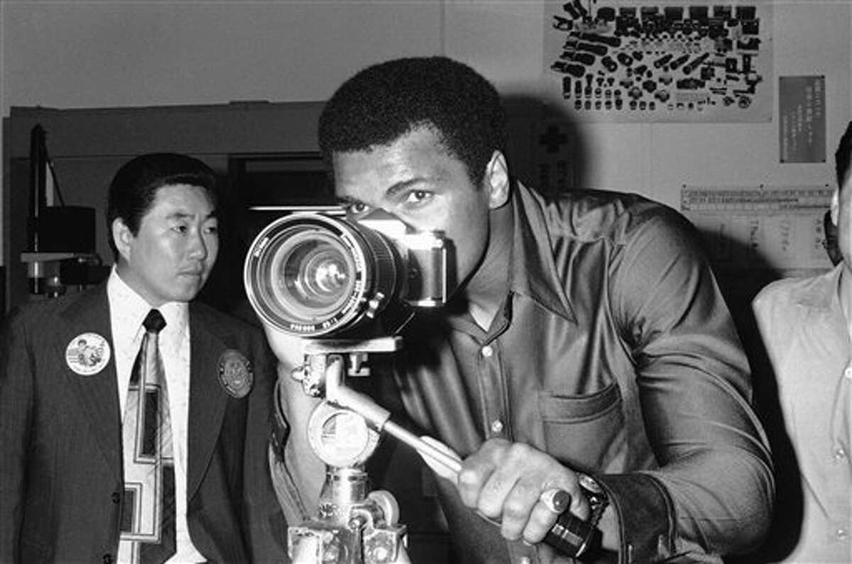 Muhammad Ali, who riveted the world as ‘The Greatest,’ dies at 74