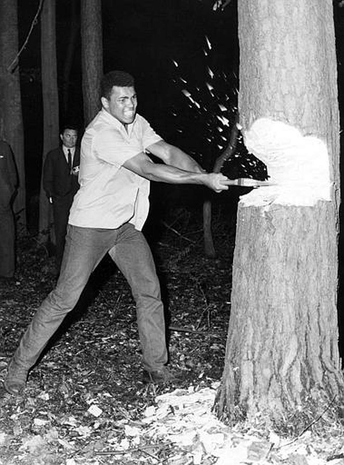 Muhammad Ali, who riveted the world as ‘The Greatest,’ dies at 74