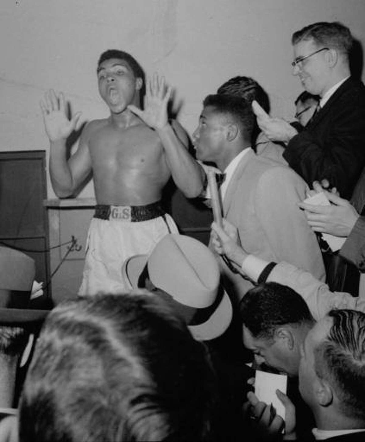 Muhammad Ali, who riveted the world as ‘The Greatest,’ dies at 74