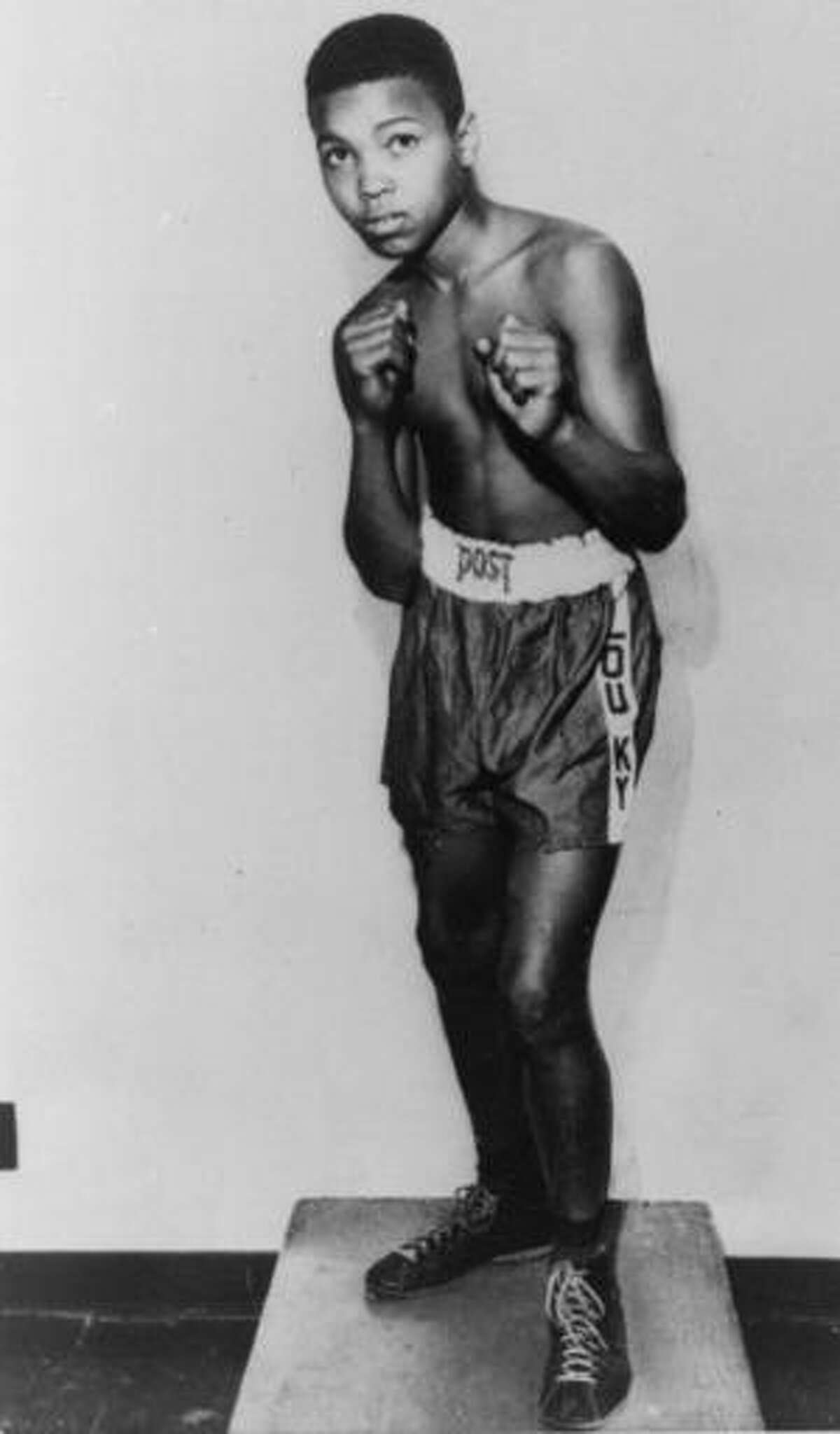Muhammad Ali, who riveted the world as ‘The Greatest,’ dies at 74