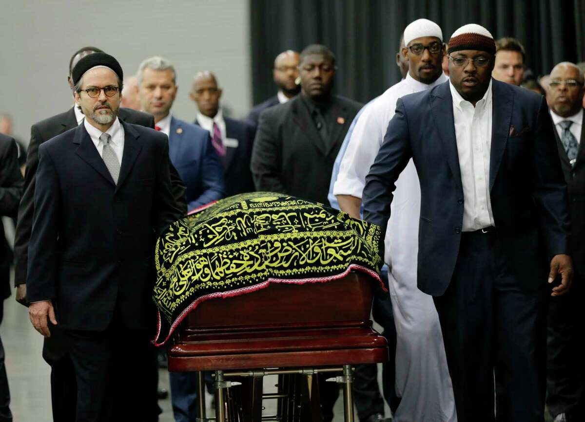 Muhammad Ali mourned with traditional Muslim prayer service
