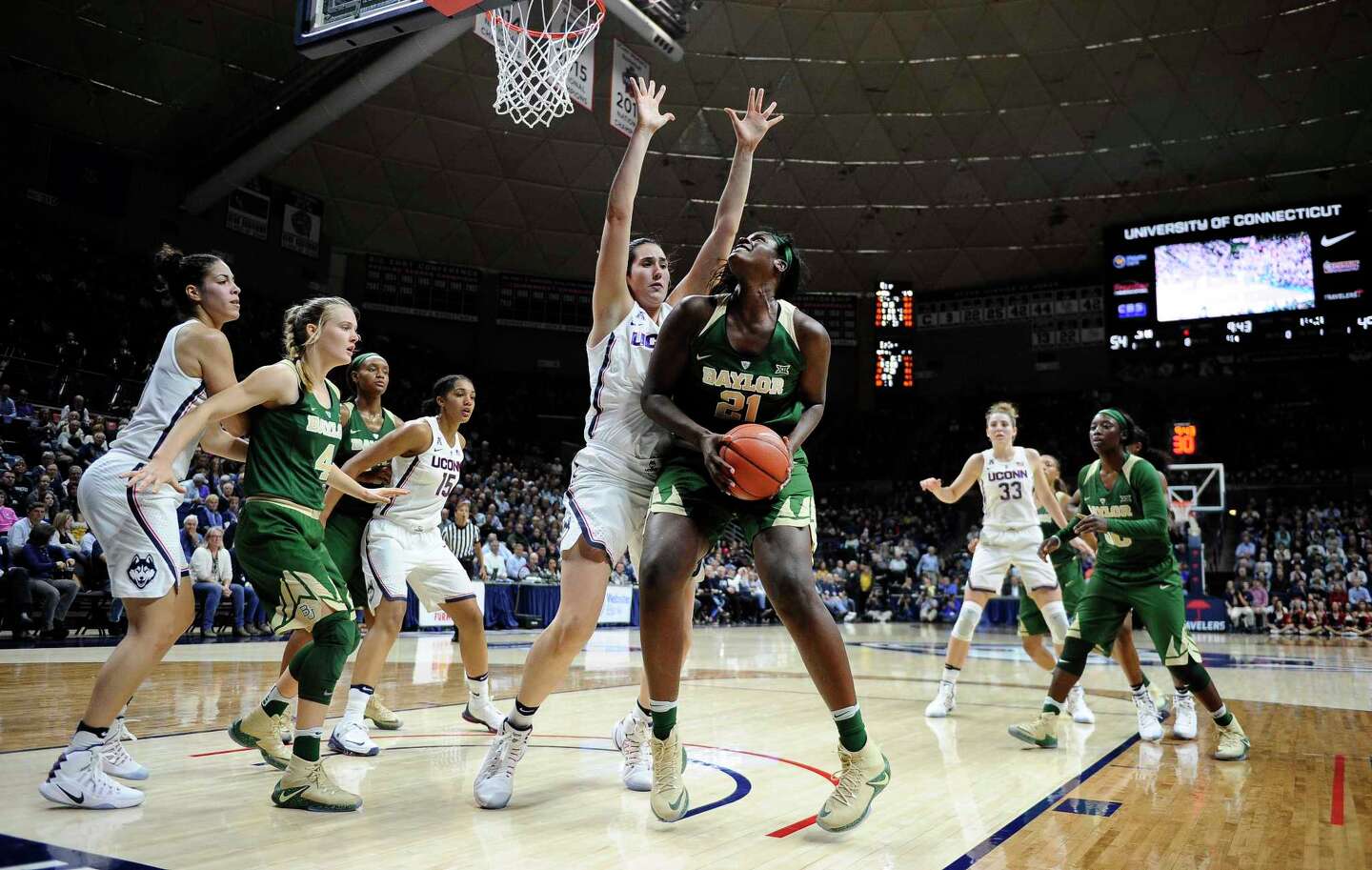 No. 3 UConn tops No. 2 Baylor to extend win streak to 77 games