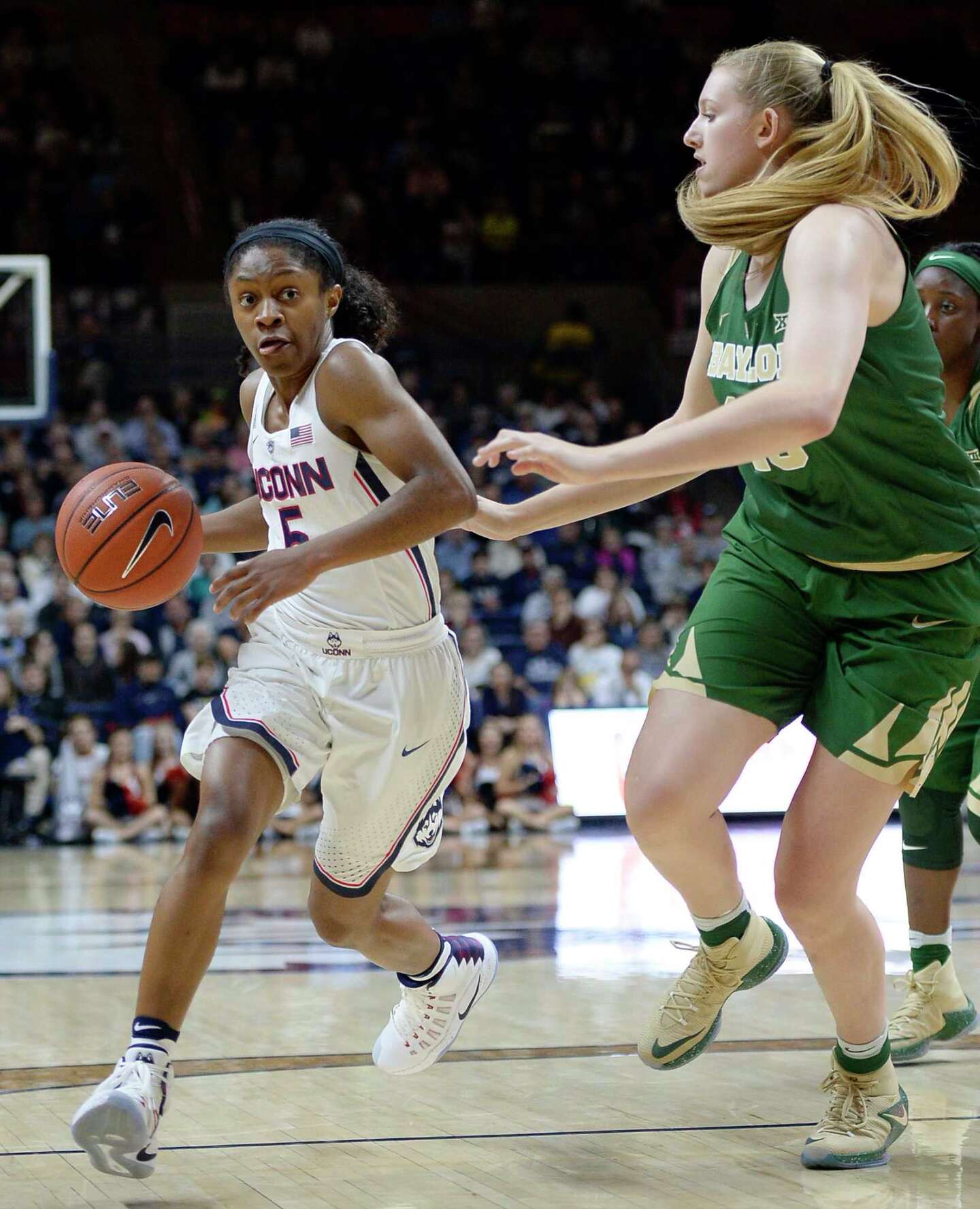 No. 3 UConn tops No. 2 Baylor to extend win streak to 77 games