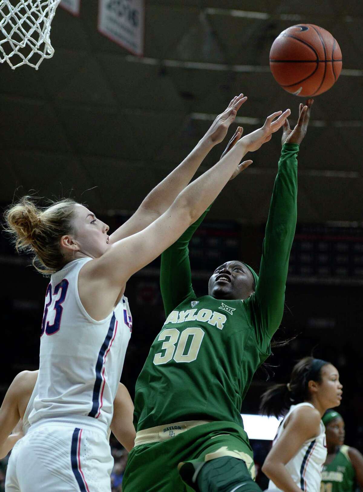 No. 3 UConn tops No. 2 Baylor to extend win streak to 77 games