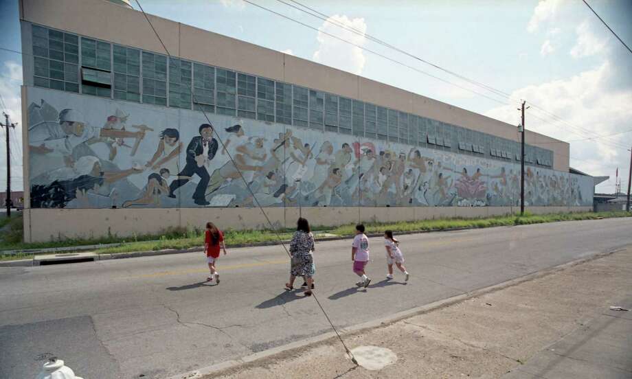 Leo Tanguma Mural - Chron