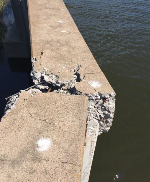 Cracked levee puts PA, Mid-County at risk