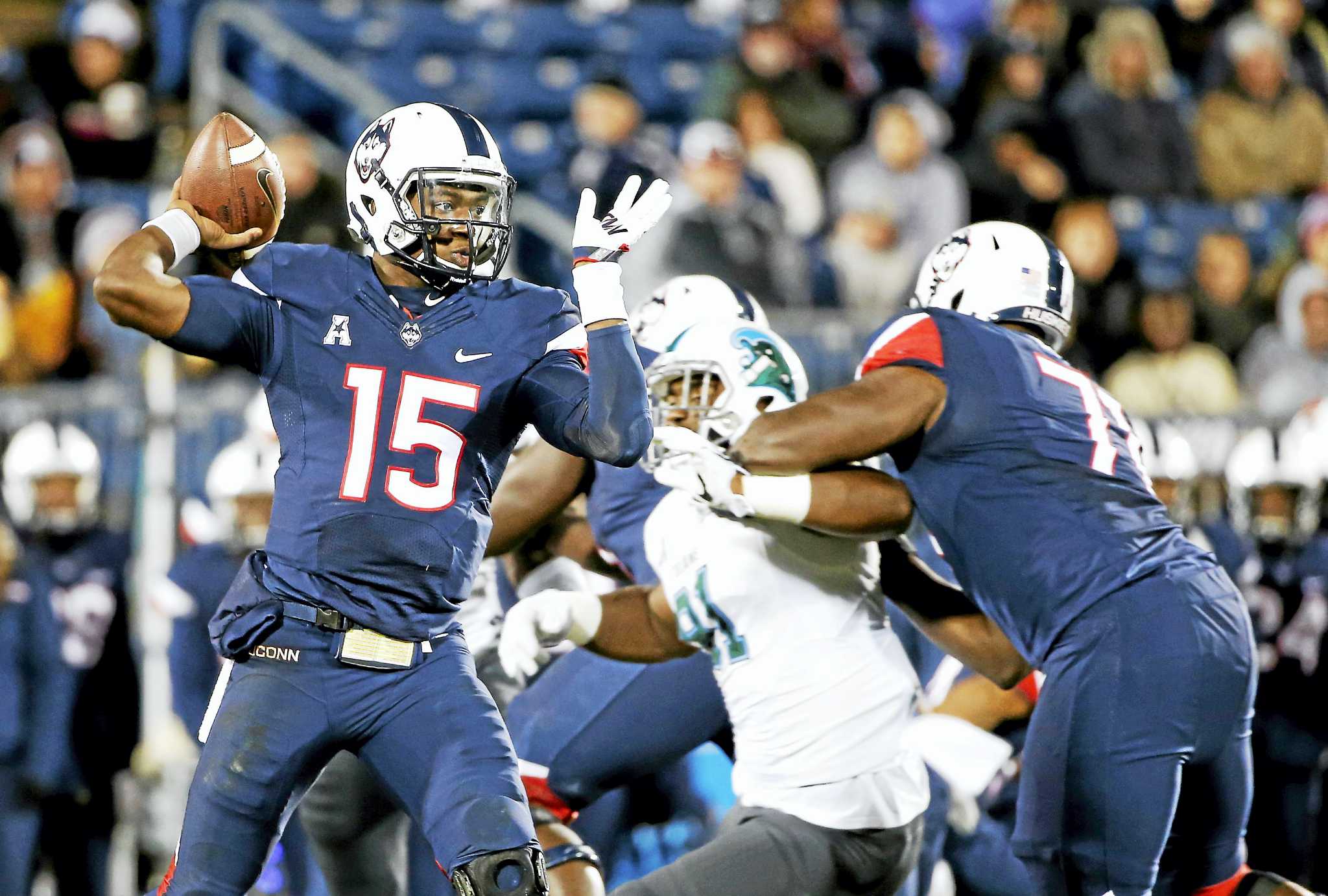 UConn QB Donovan Williams switching positions; Vontae Diggs sidelined
