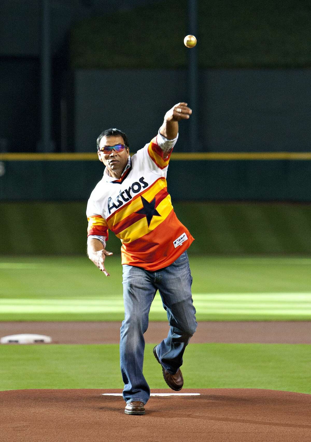 Celebrate Jose Cruz's 70th birthday through throwback photos