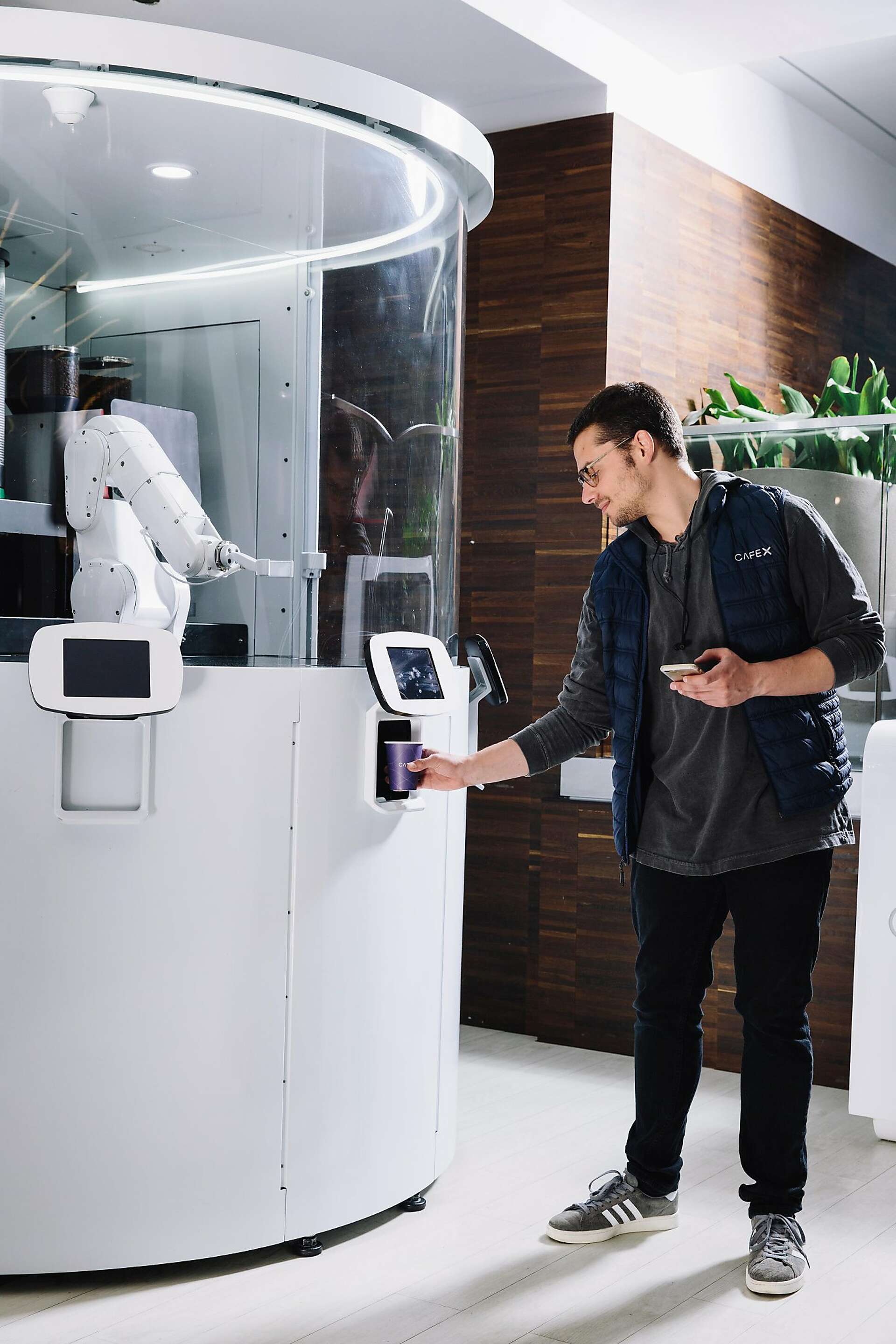 A coffee snob tried SF's new robot cafe and didn't hate it