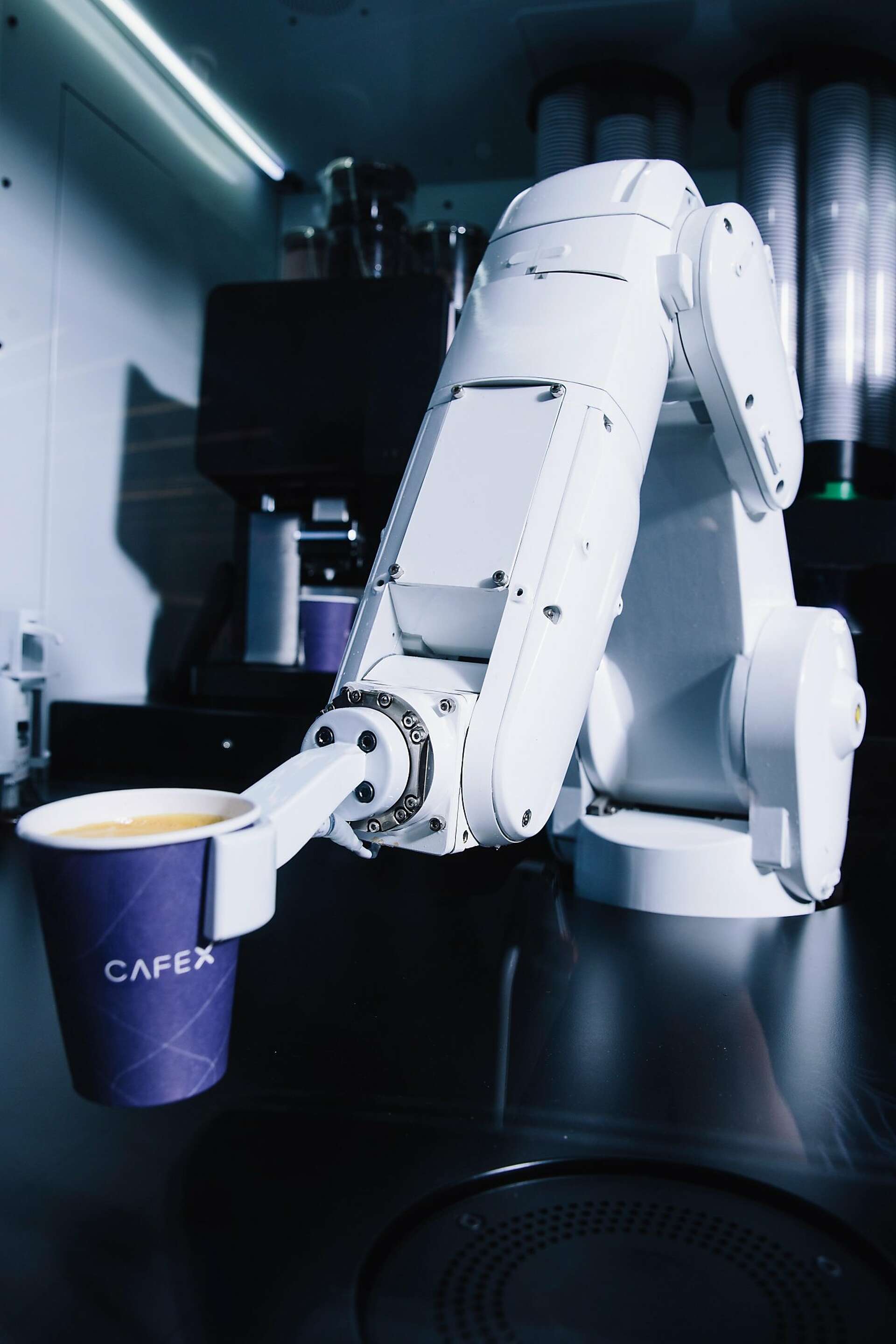 A coffee snob tried SF's new robot cafe and didn't hate it