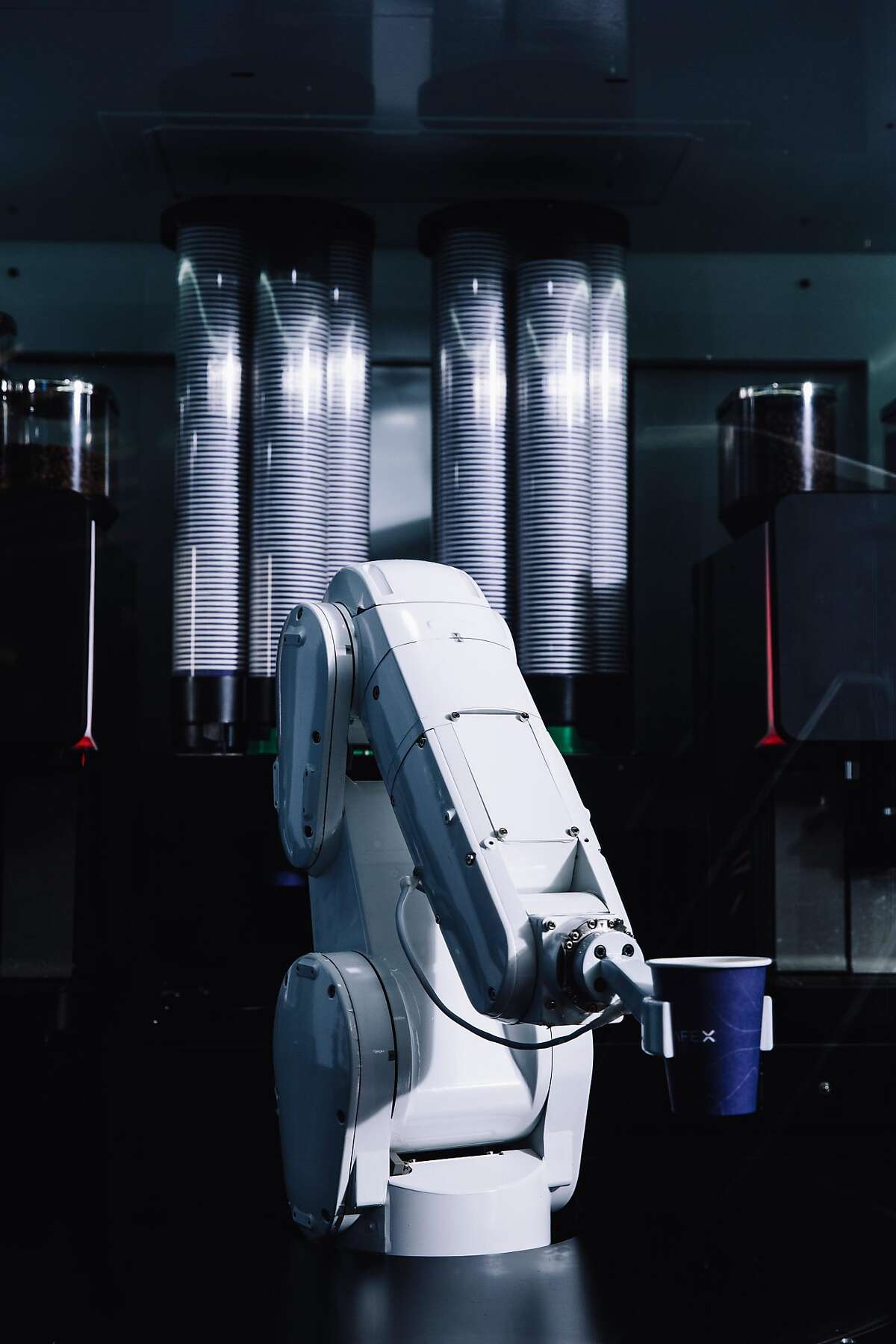 A coffee snob tried SF's new robot cafe and didn't hate it