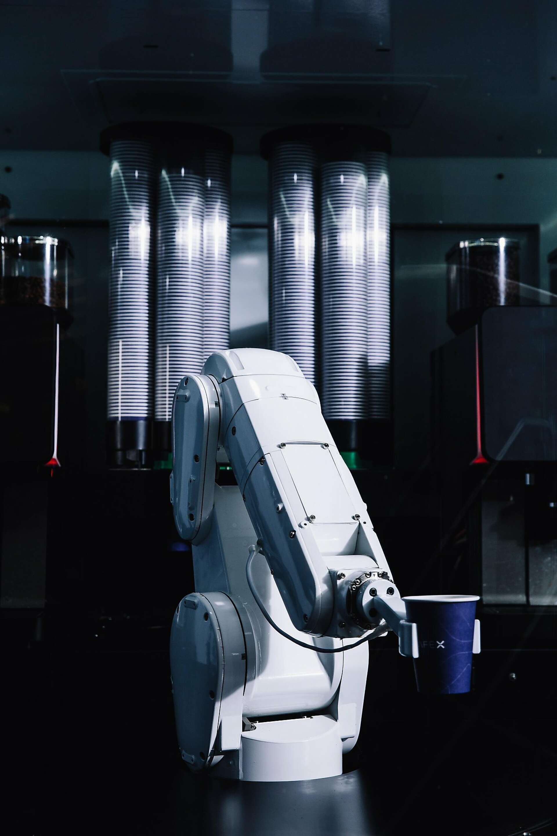 A coffee snob tried SF's new robot cafe and didn't hate it