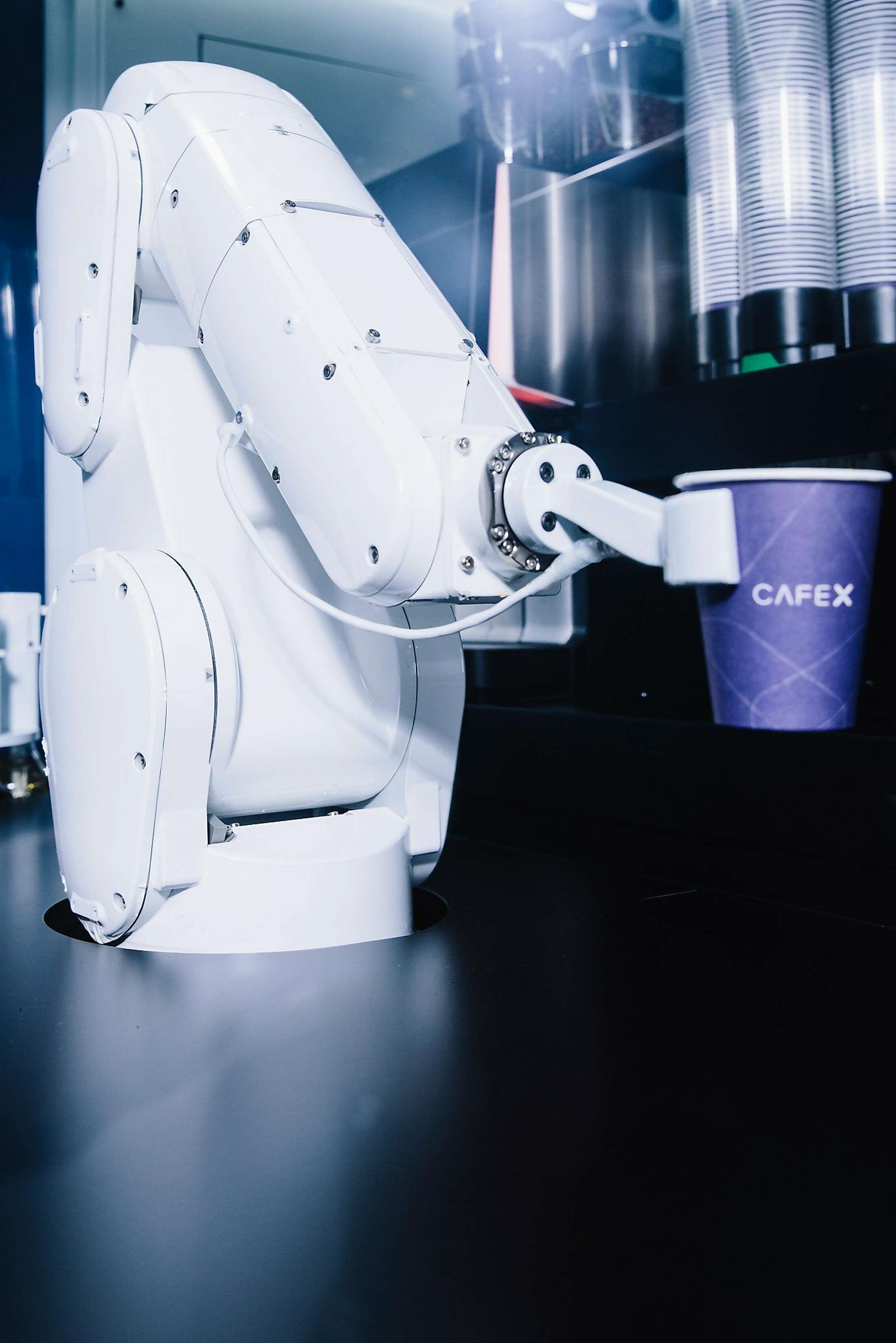 A coffee snob tried SF's new robot cafe and didn't hate it