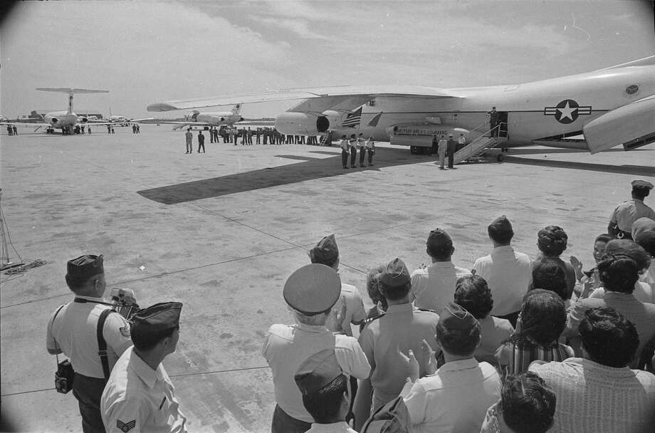 Operation Homecoming welcomed POWs home in 1973 - San Antonio Express-News