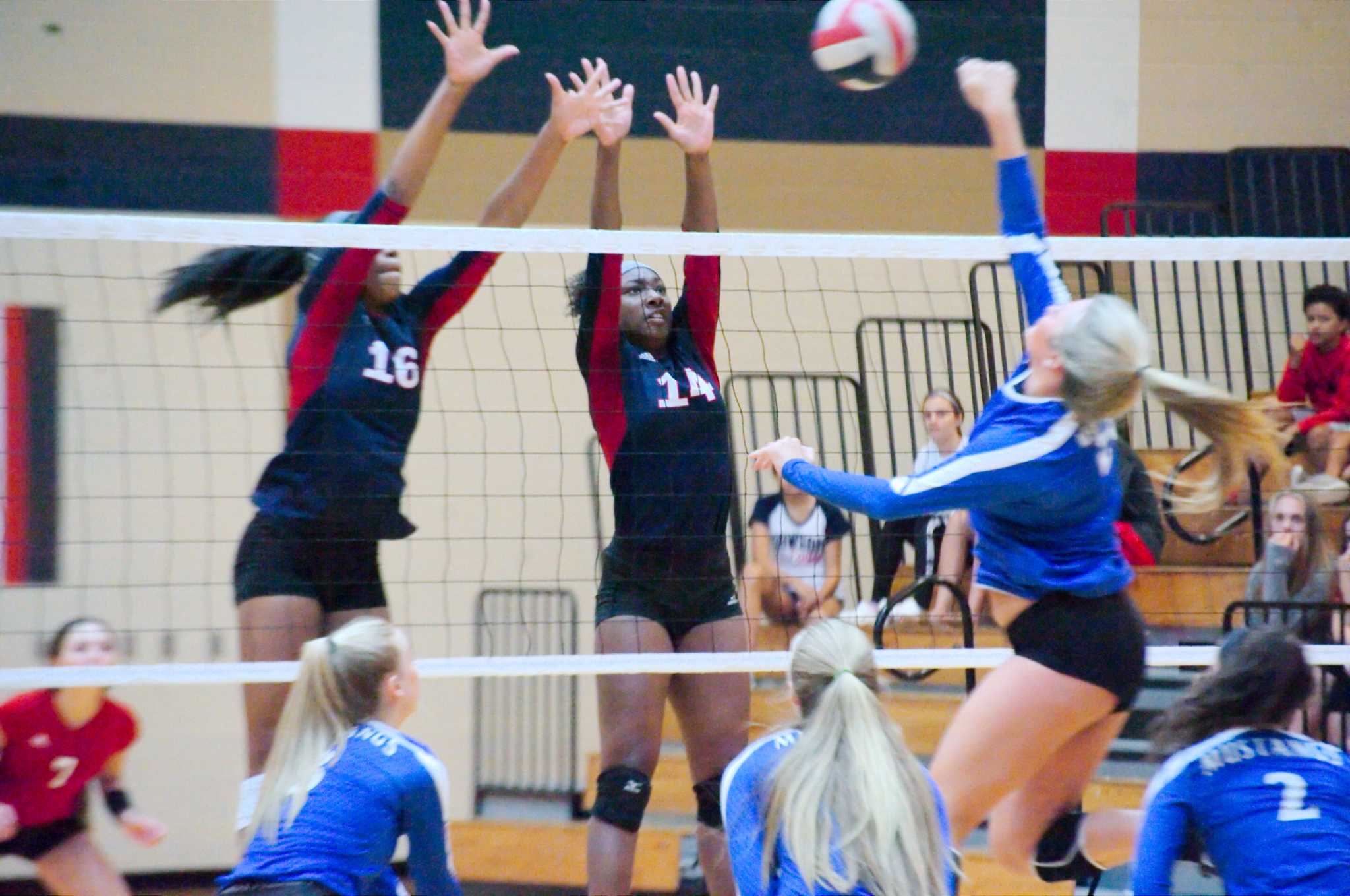Volleyball: Dawson, Pearland cruise to victories