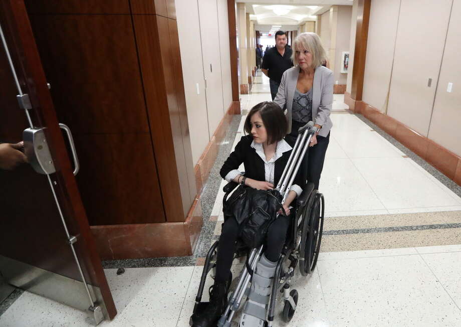 Jury deliberating in murder trial of Houston wife accused of stabbing ...