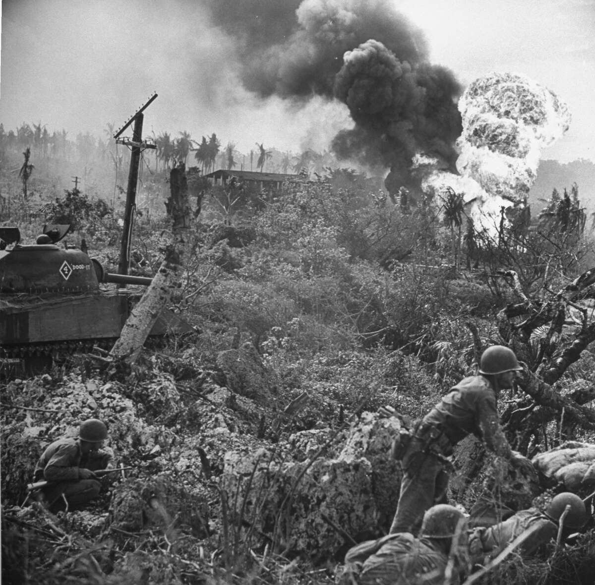 Historic WWII photos show gritty U.S. Marine struggle over Guam
