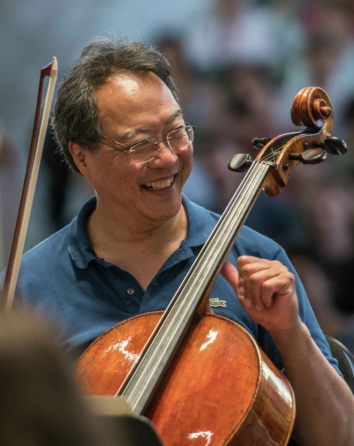 Everyone, position your bow to play with Yo-Yo Ma
