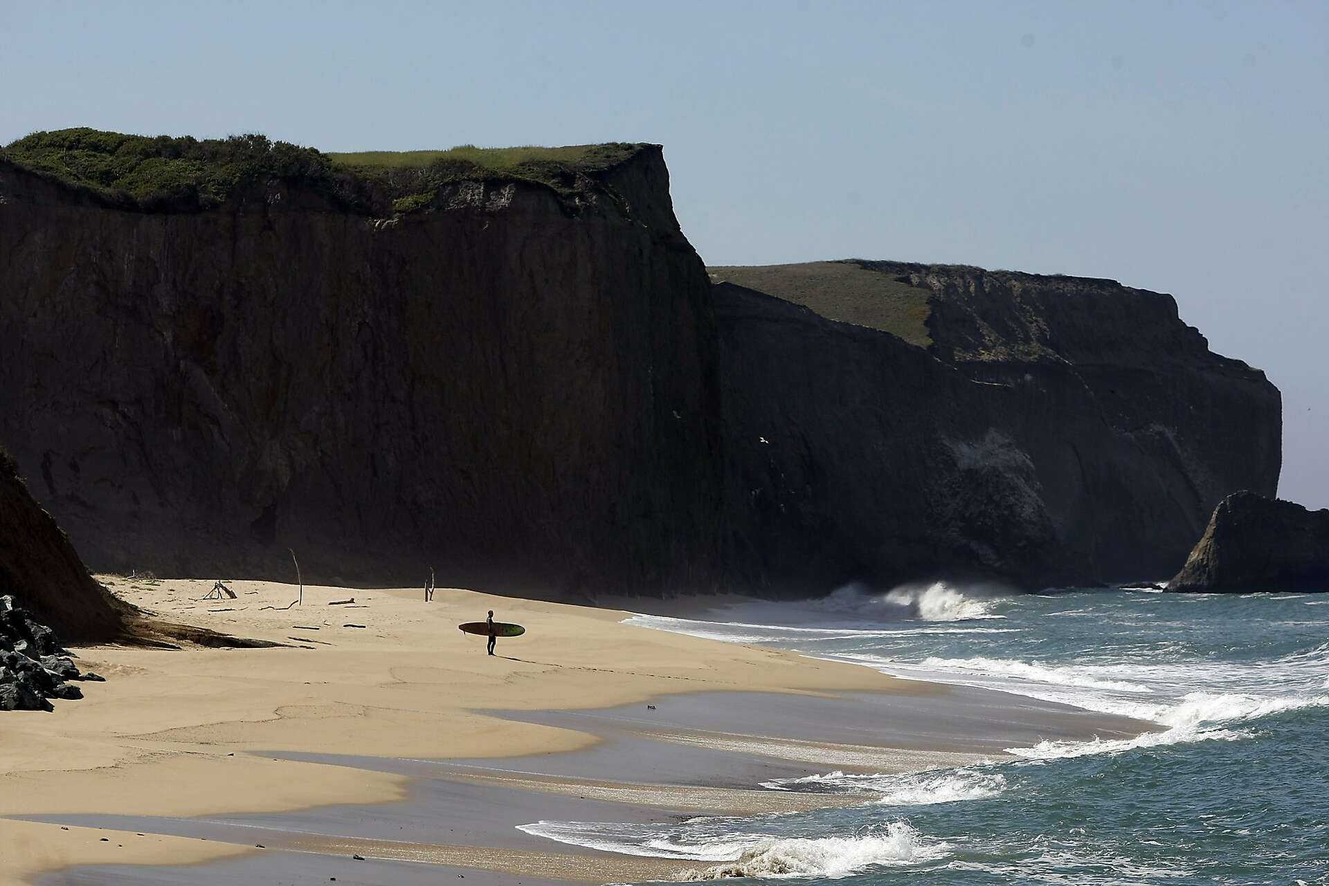 Court to billionaire: Open the gate to Martins Beach