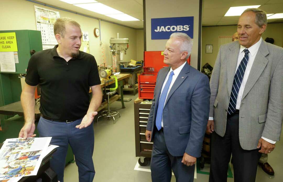 Jacobs engineers battle extraterrestrial challenges from Houston area