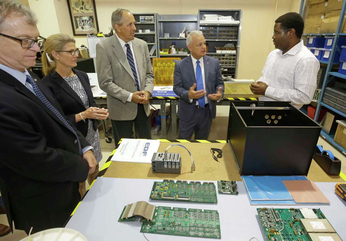 Jacobs engineers battle extraterrestrial challenges from Houston area