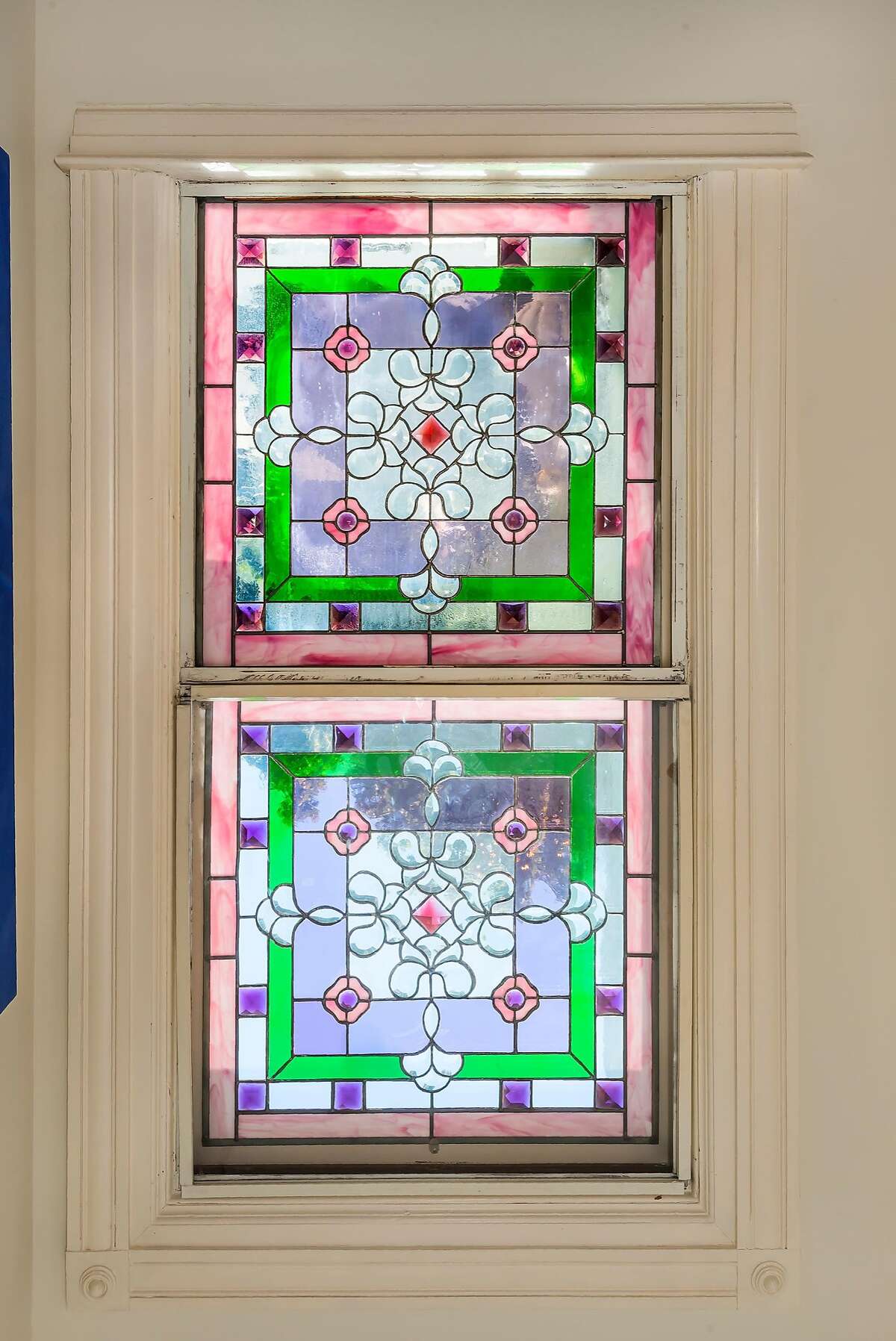 Pacific Heights Queen Anne Victorian is a statement piece