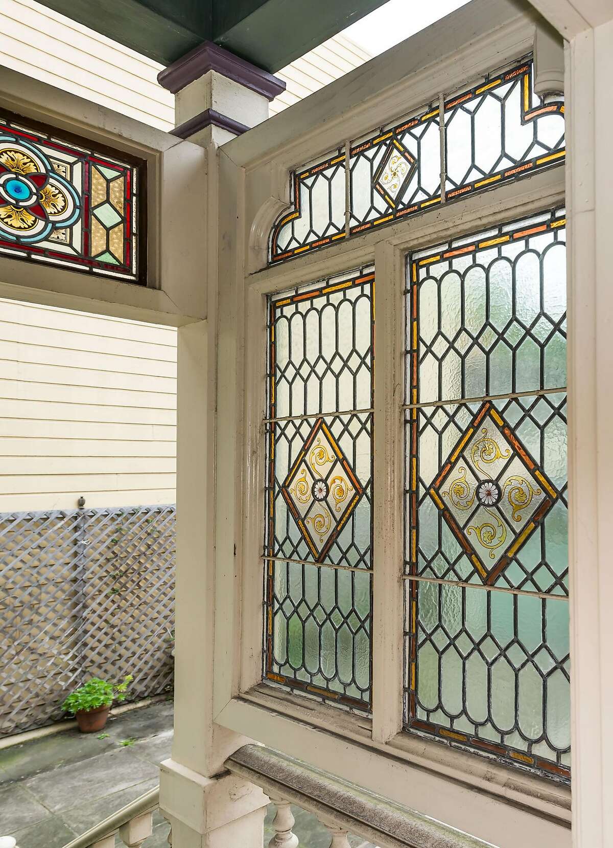 Pacific Heights Queen Anne Victorian is a statement piece