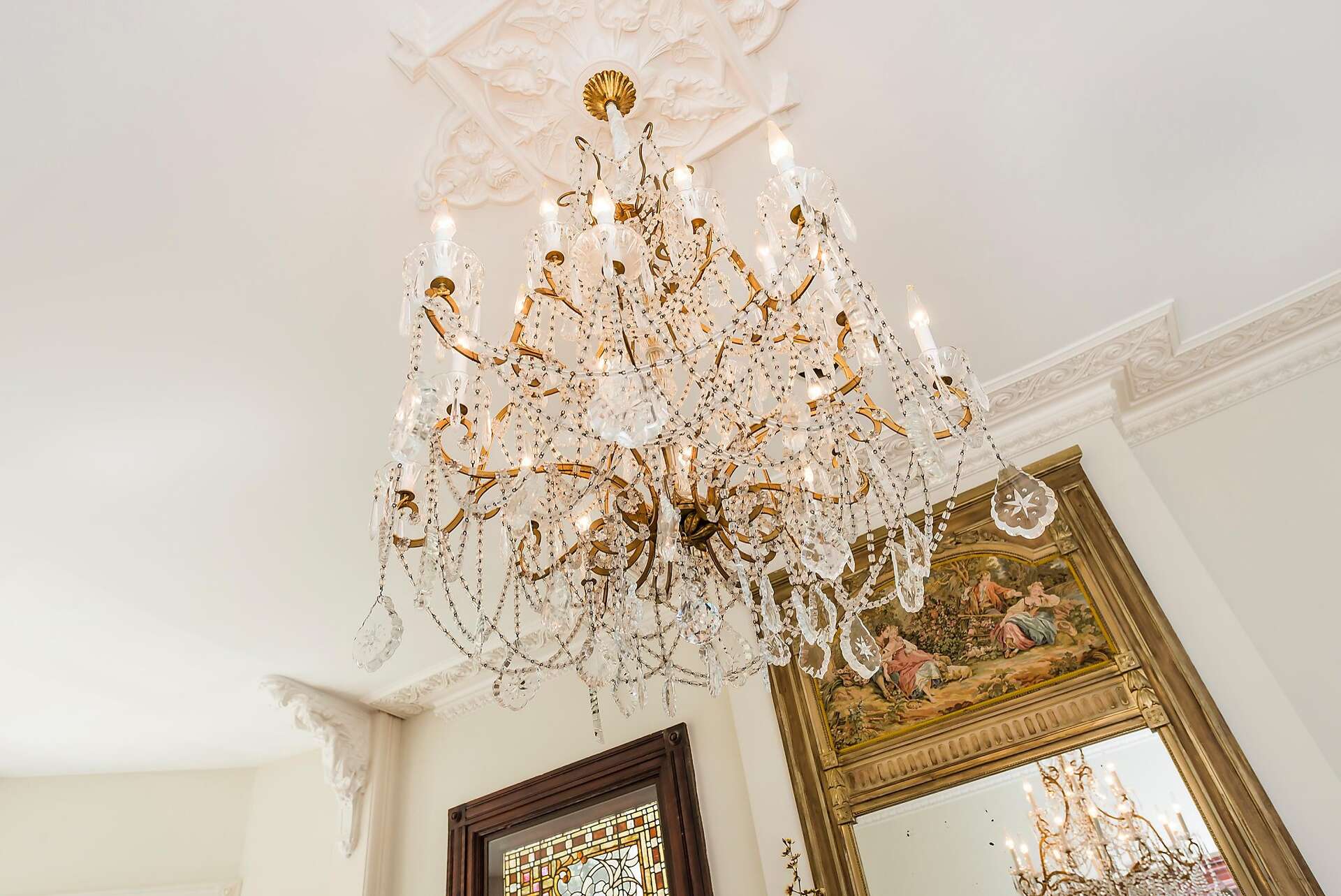 Pacific Heights Queen Anne Victorian is a statement piece