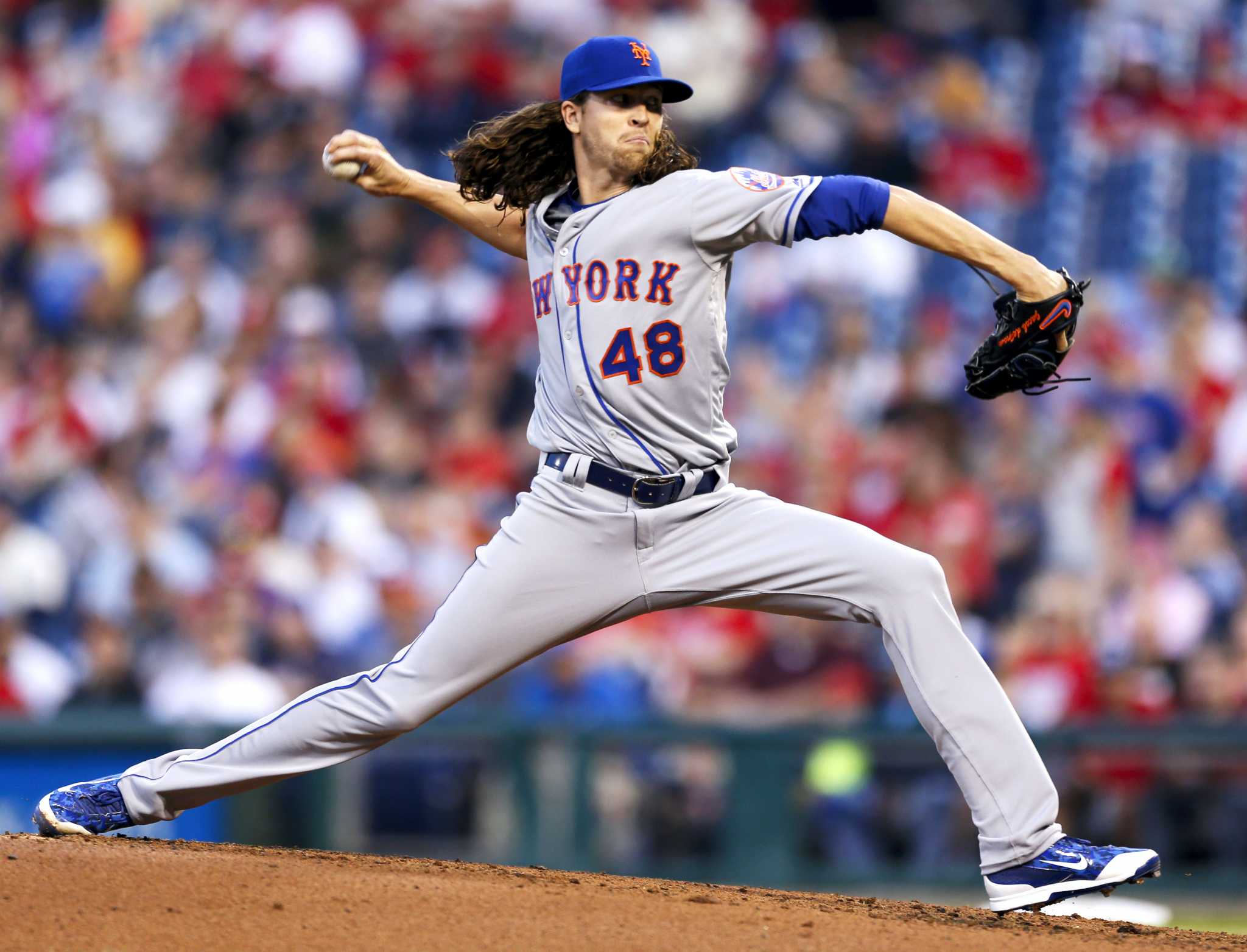 Bruce blasts two homers as Mets edge Phillies