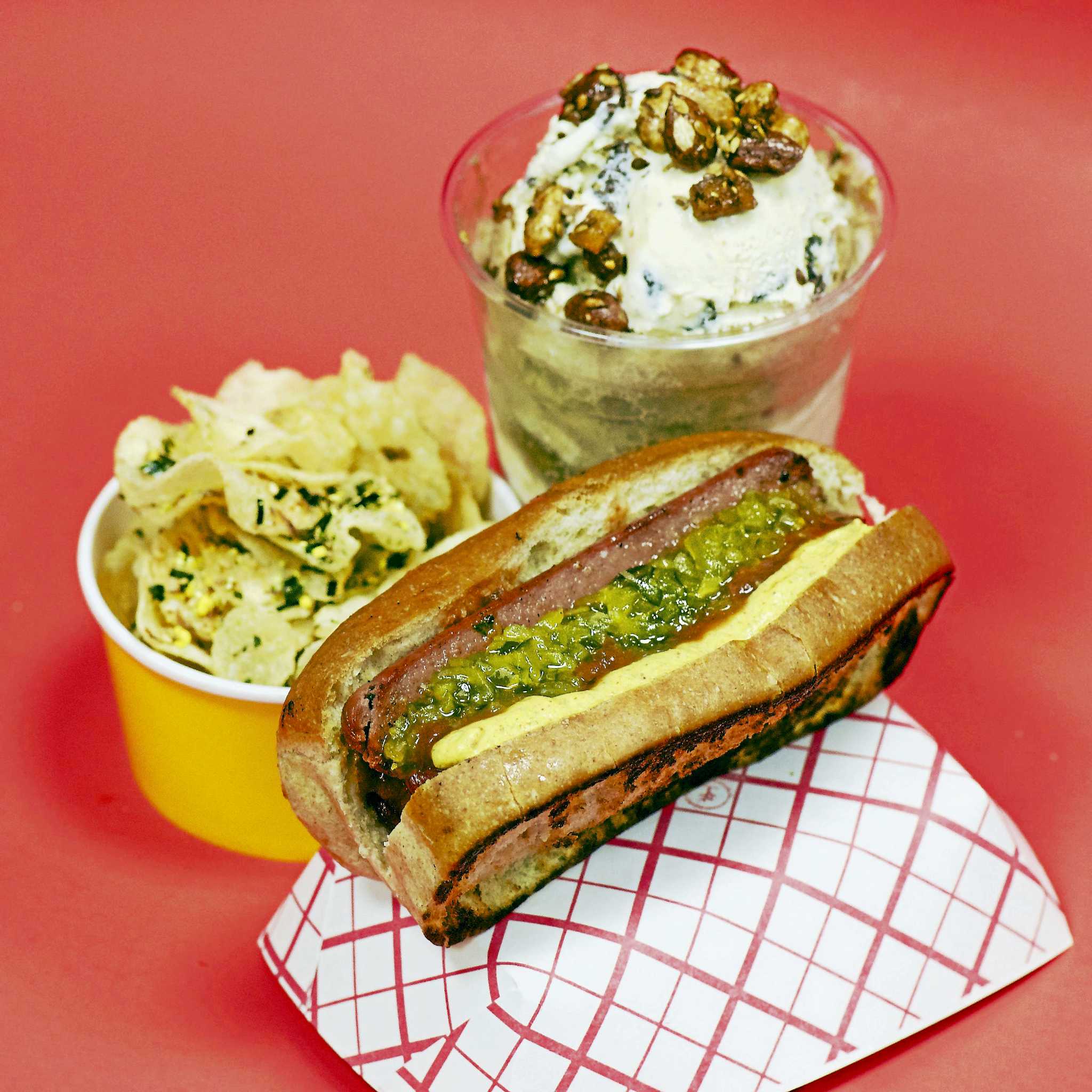 New England links feted in Super Hot Dog Friends event Saturday at ...