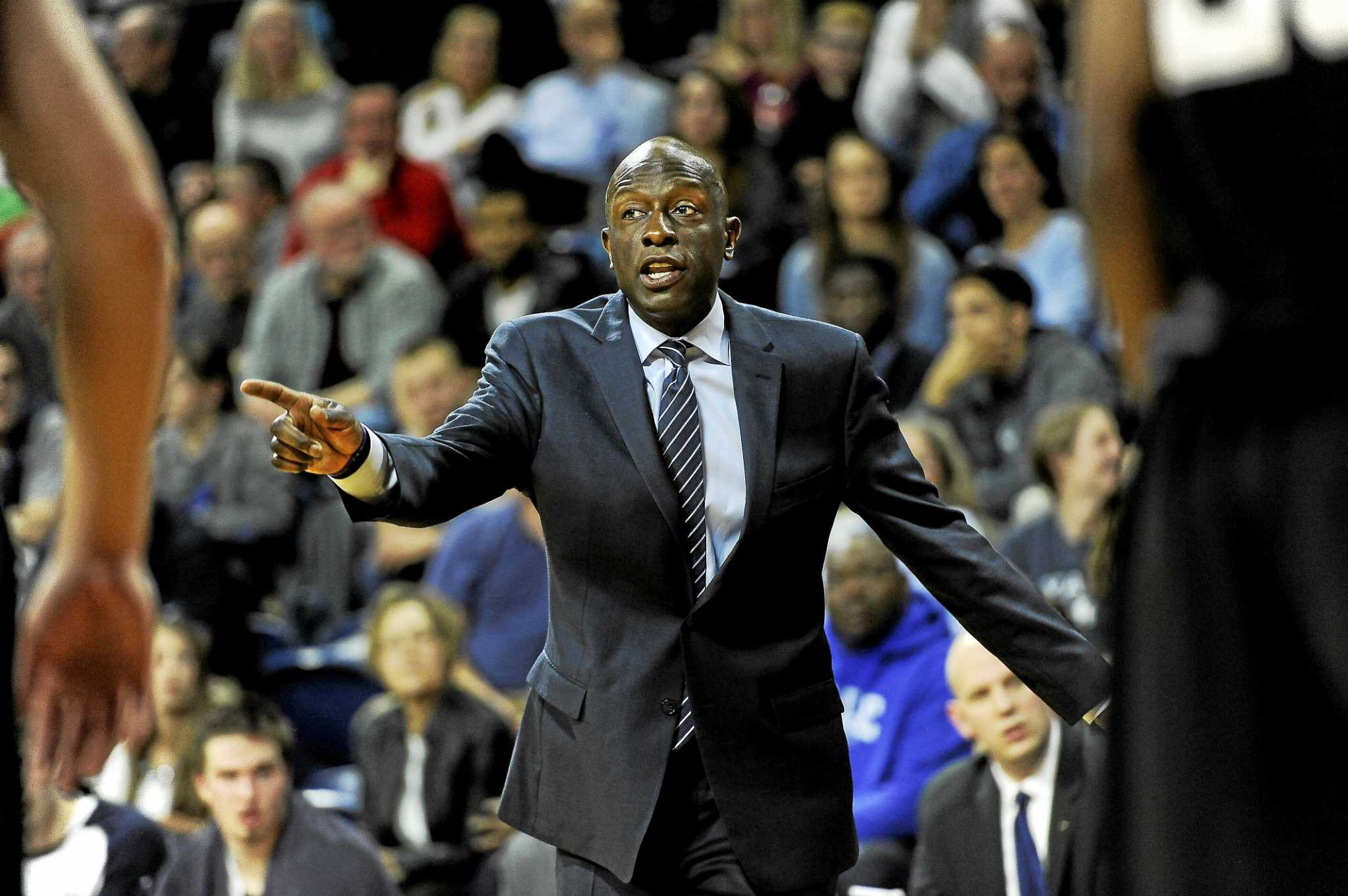 Yale defeats Harvard for 12th straight win, stays perfect in Ivy play