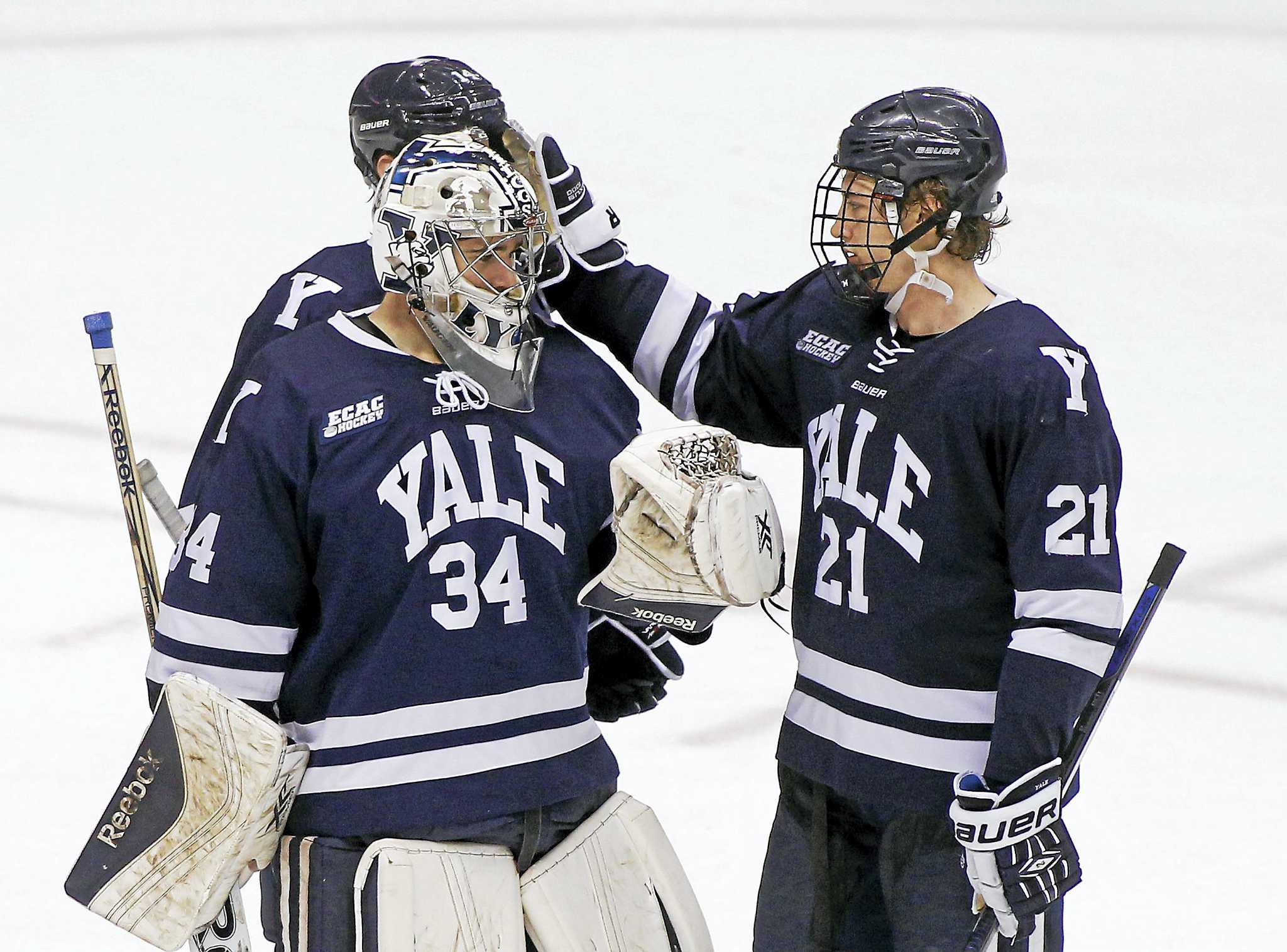 Yale goaltender Alex Lyon signs contract with Flyers