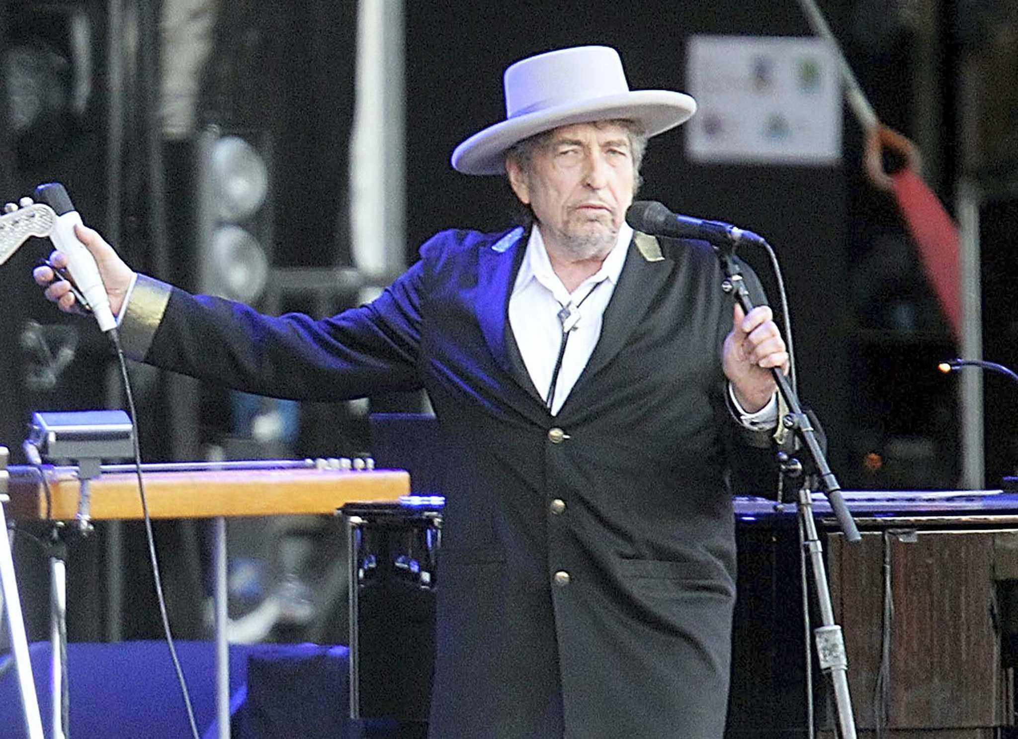 Bob Dylan wins 2016 Nobel Prize in literature