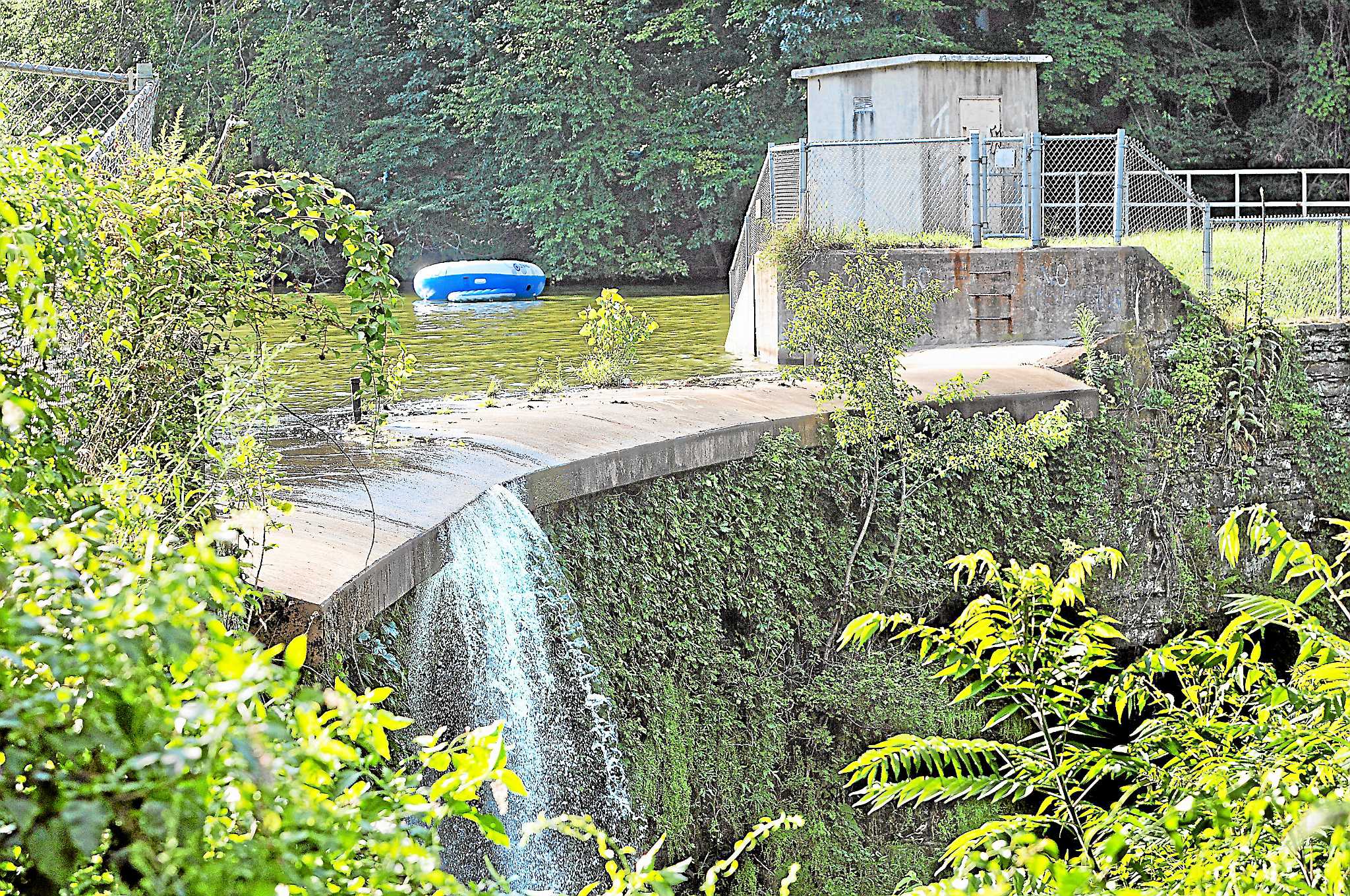 Lake Beseck dam repairs delayed in Middlefield
