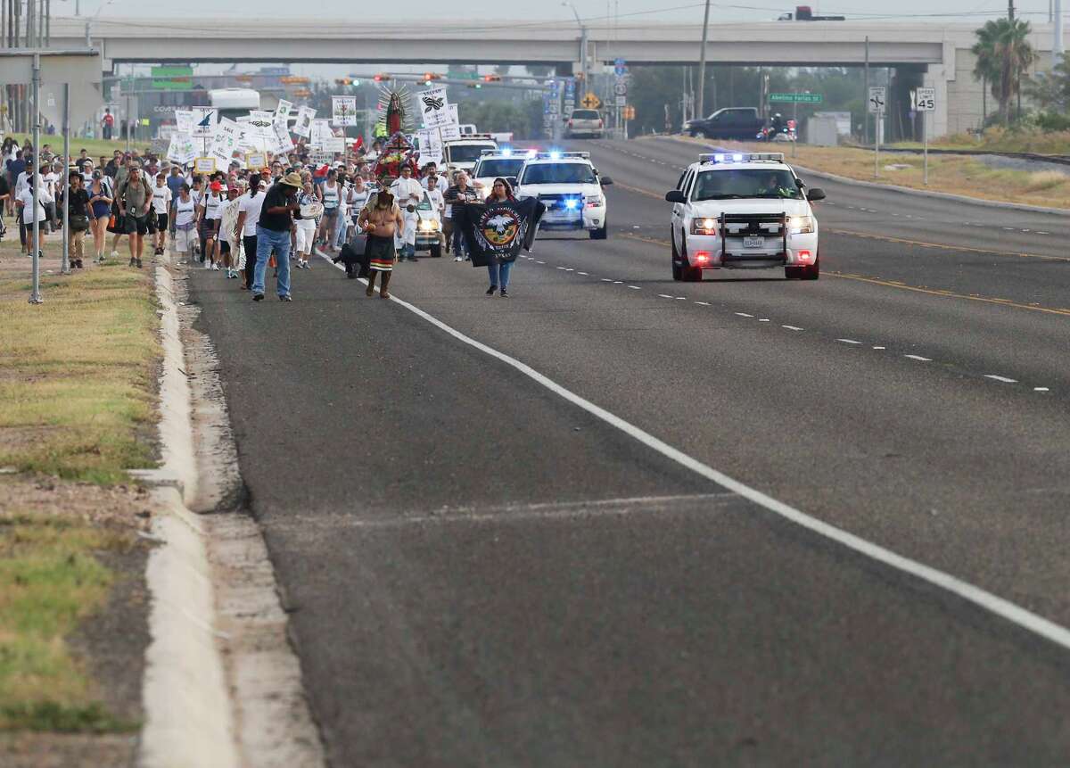 Advocates stage first big Texas protest against border wall